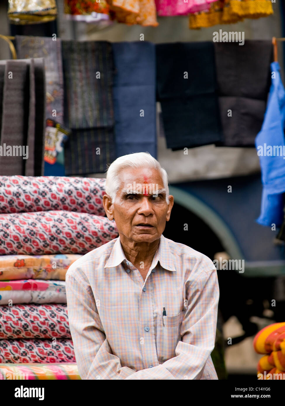 Rug weaving india hi-res stock photography and images - Alamy