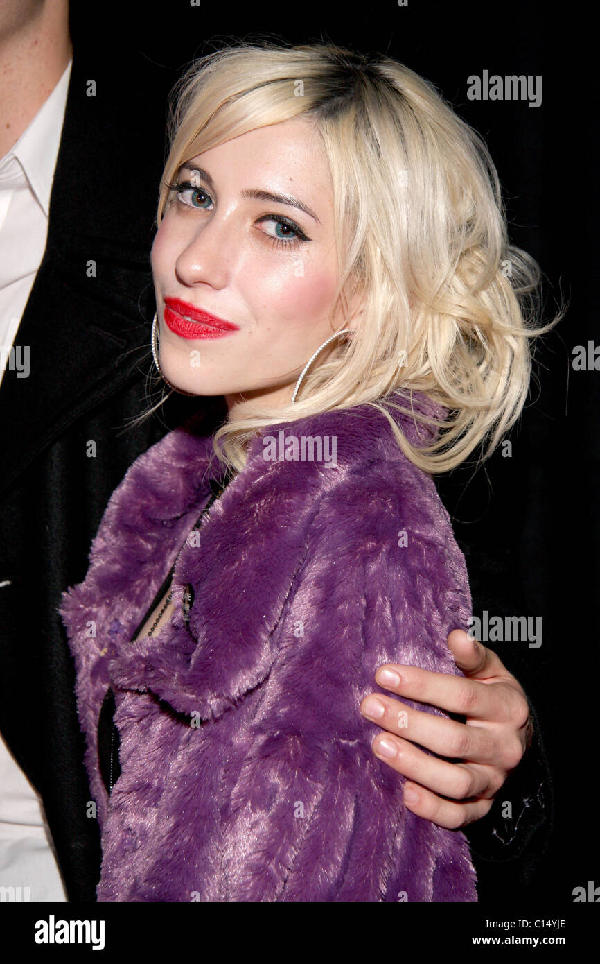 Jessica Origliasso of The Veronicas VIP Beauty Bar Cocktail Party and ...