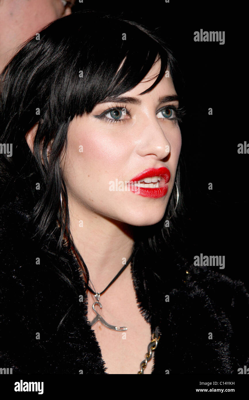 Lisa Origliasso of The Veronicas VIP Beauty Bar Cocktail Party and Spa ...