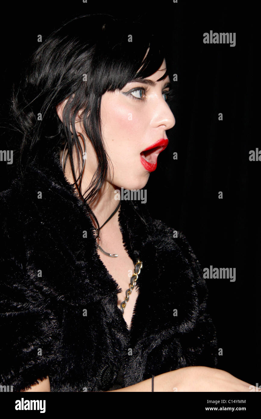 Lisa Origliasso of The Veronicas VIP Beauty Bar Cocktail Party and Spa ...