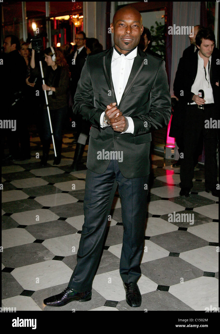 Jimmy Jean Louis attends the Fashion Dinner for Aids at the Pavillon d ...