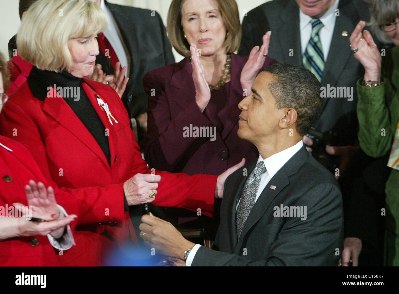 Lily ledbetter fair pay act signing hi-res stock photography and images ...