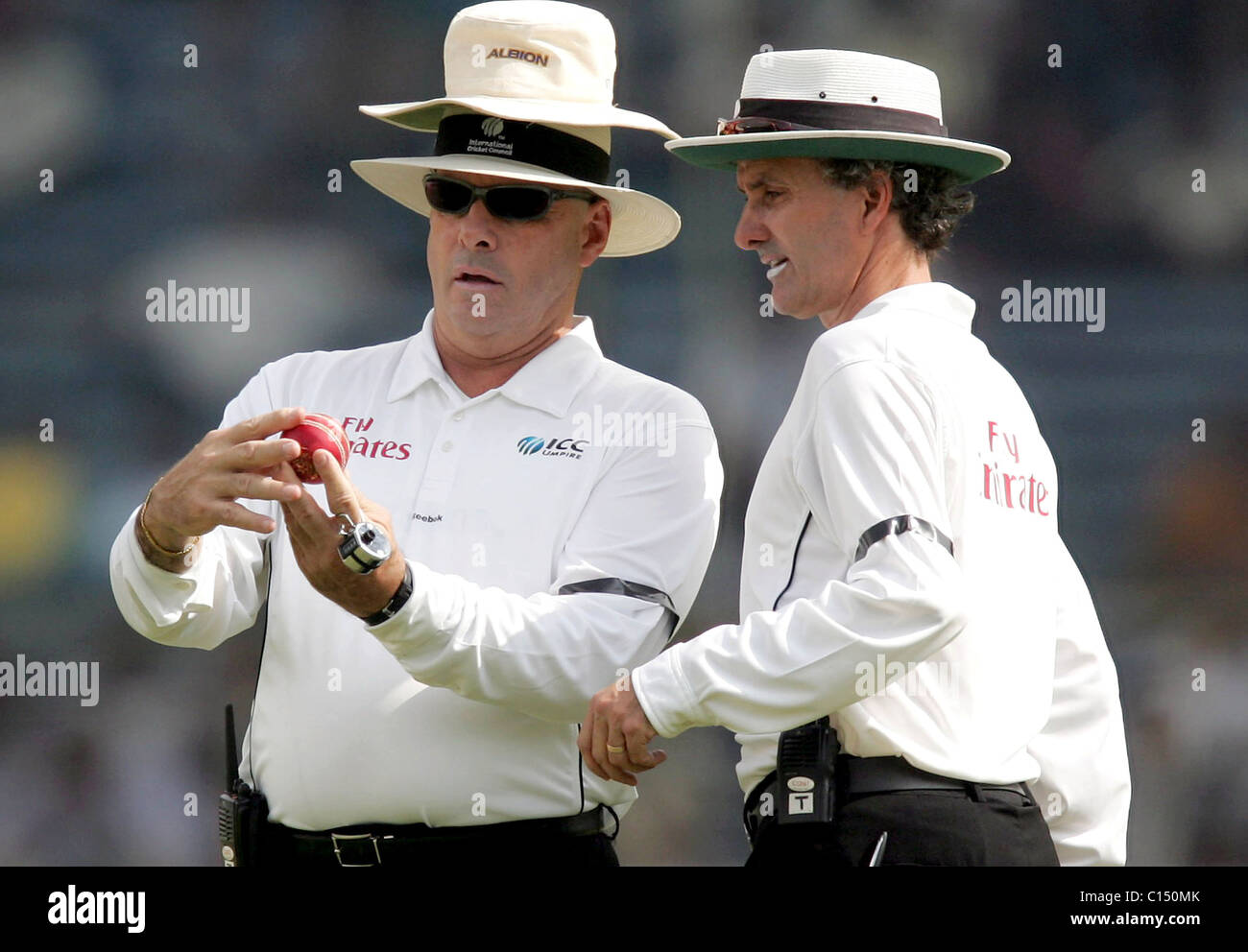 Umpires billy bowden hi-res stock photography and images - Alamy