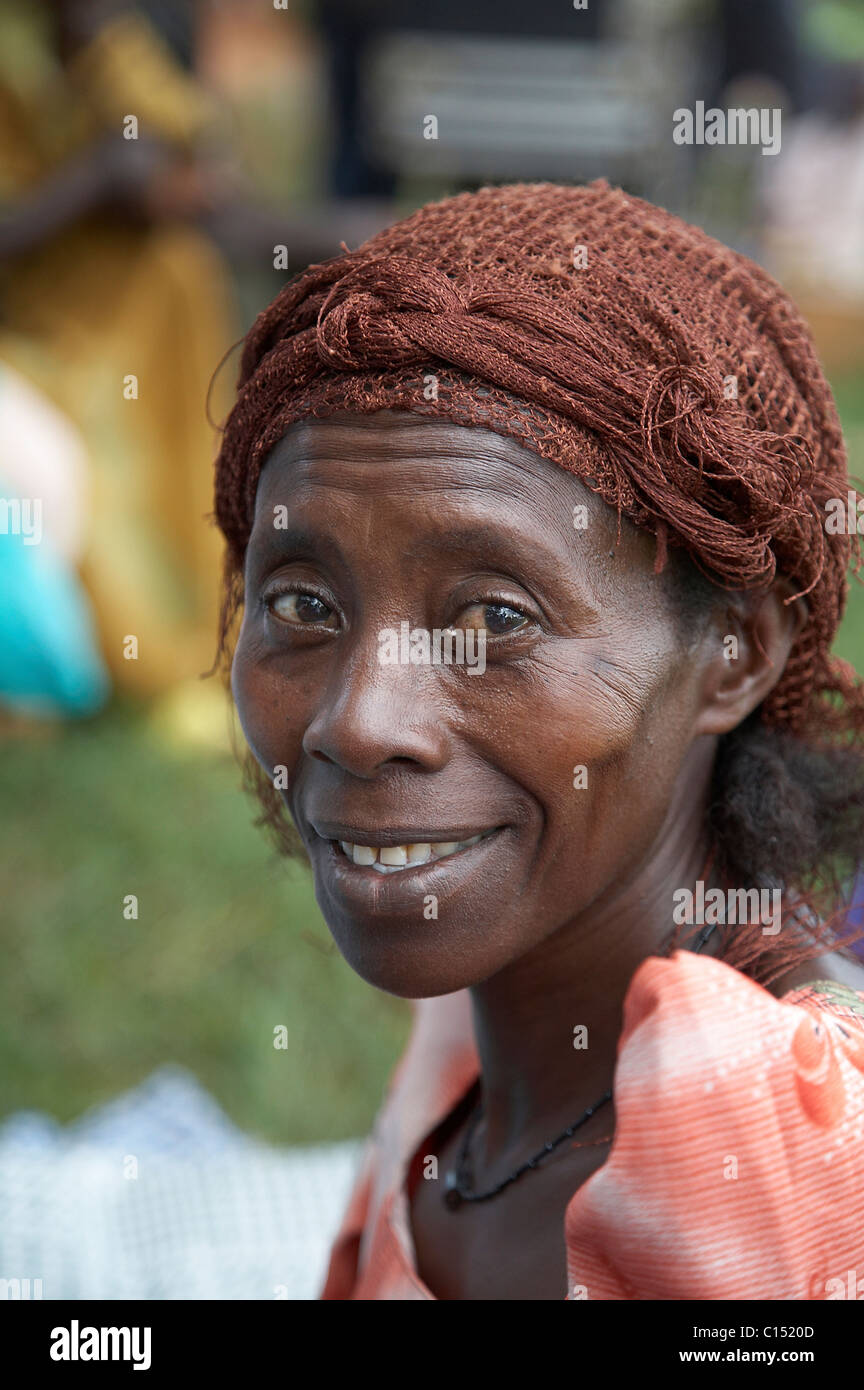 Face and fact hi-res stock photography and images - Alamy