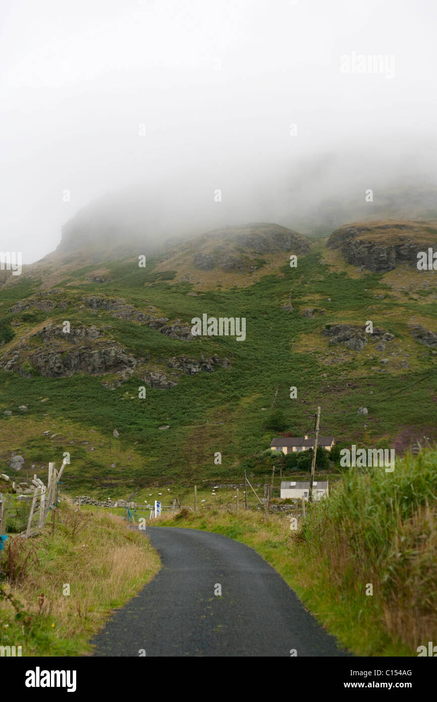 Farmland in mist hi-res stock photography and images - Alamy