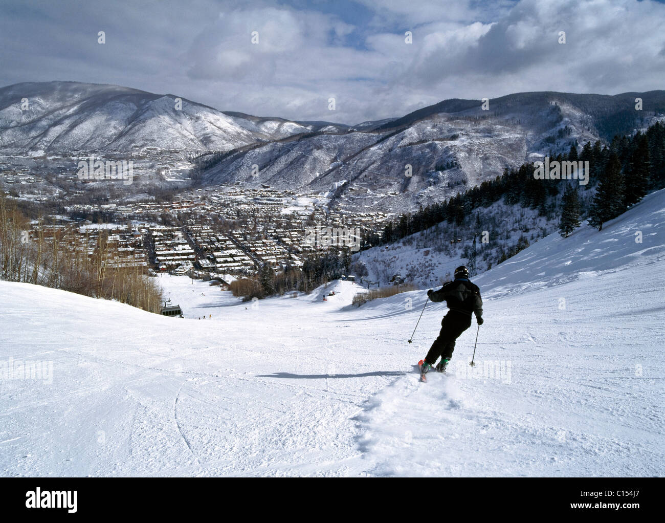 Person skiing on Aspen Mountain Stock Photo - Alamy