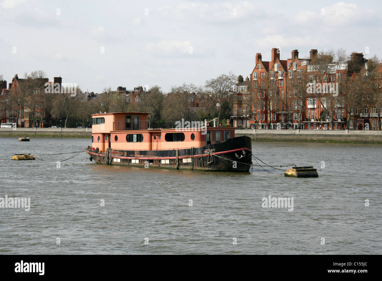 Chelsea Thames House Boat High Resolution Stock Photography and Images ...