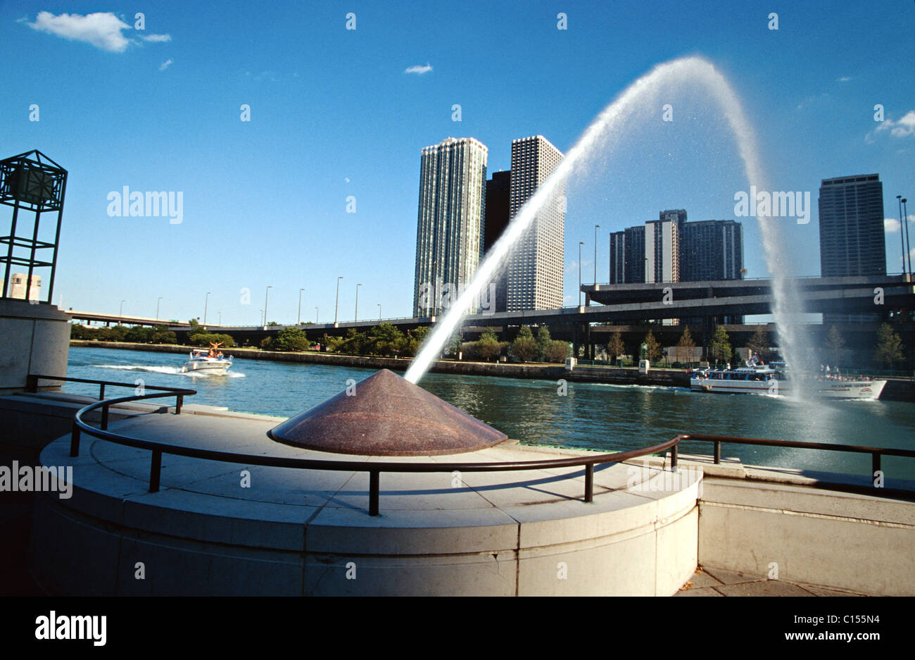 Chicago river centennial fountain hi-res stock photography and images ...