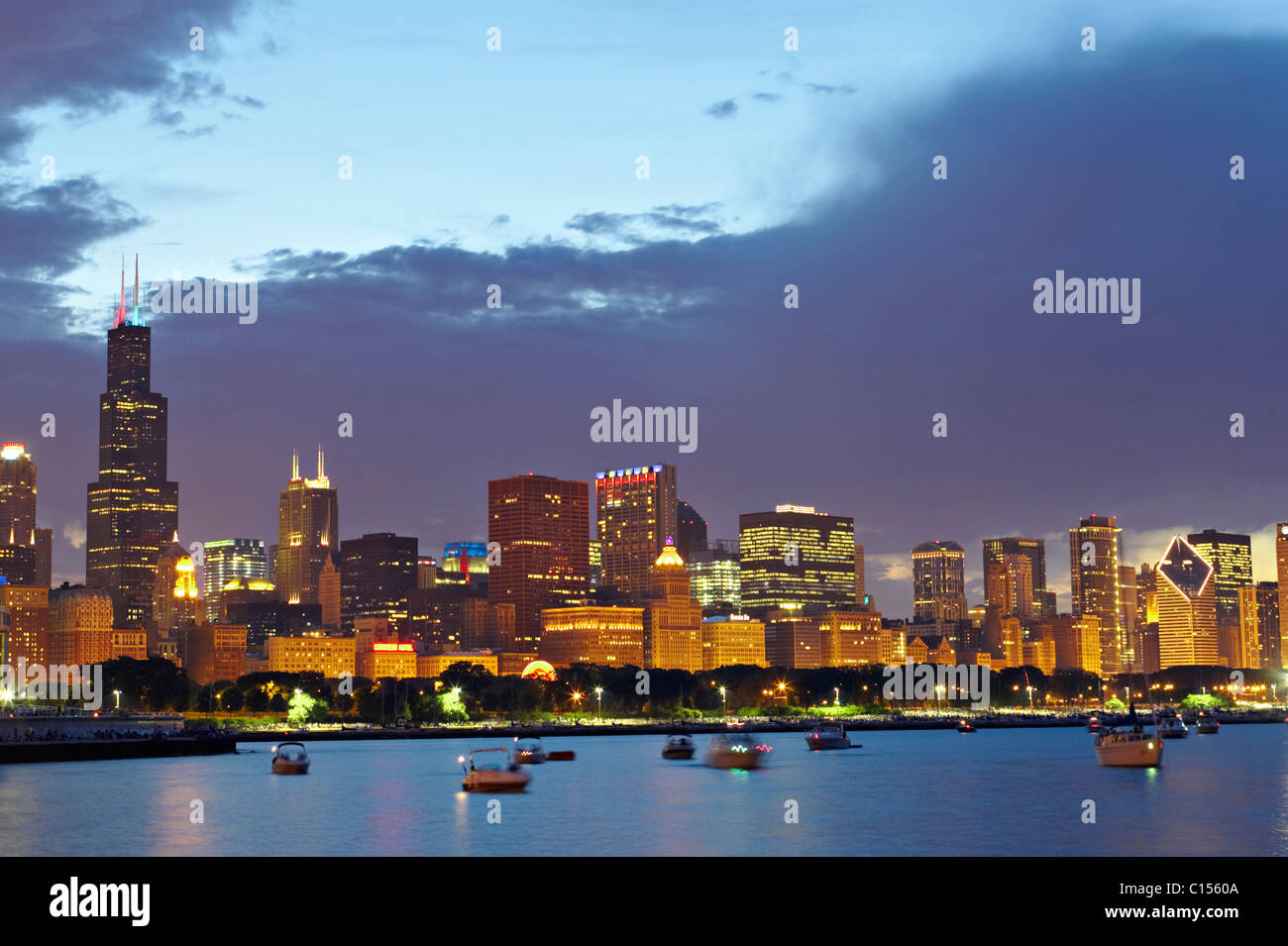 Chicago skyline at dusk Stock Photo - Alamy