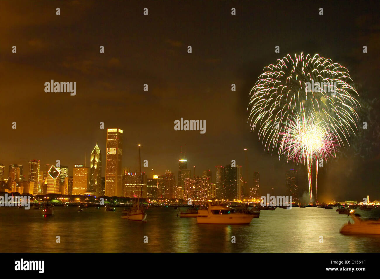 Chicago skyline with with fireworks hi-res stock photography and images ...