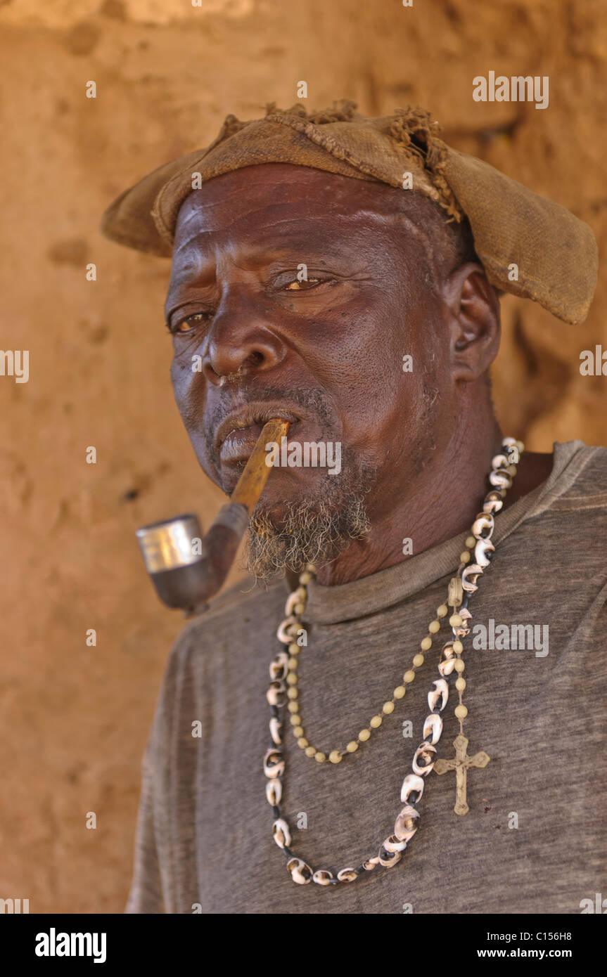 Close up of a hunter in Begnemato village. Dogon Plateau, Pays Dogon ...