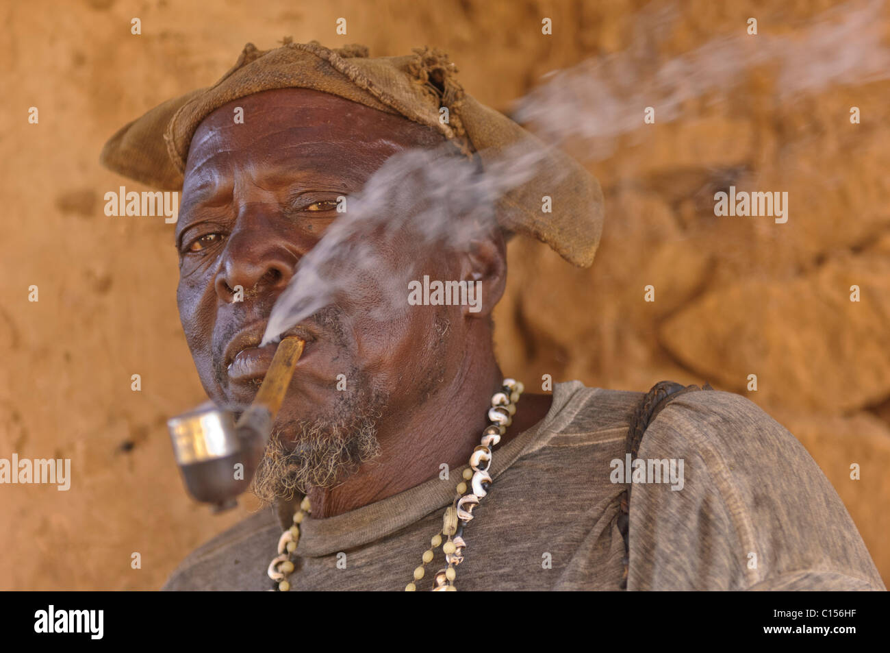 Close up of a hunter in Begnemato village. Dogon Plateau, Pays Dogon ...