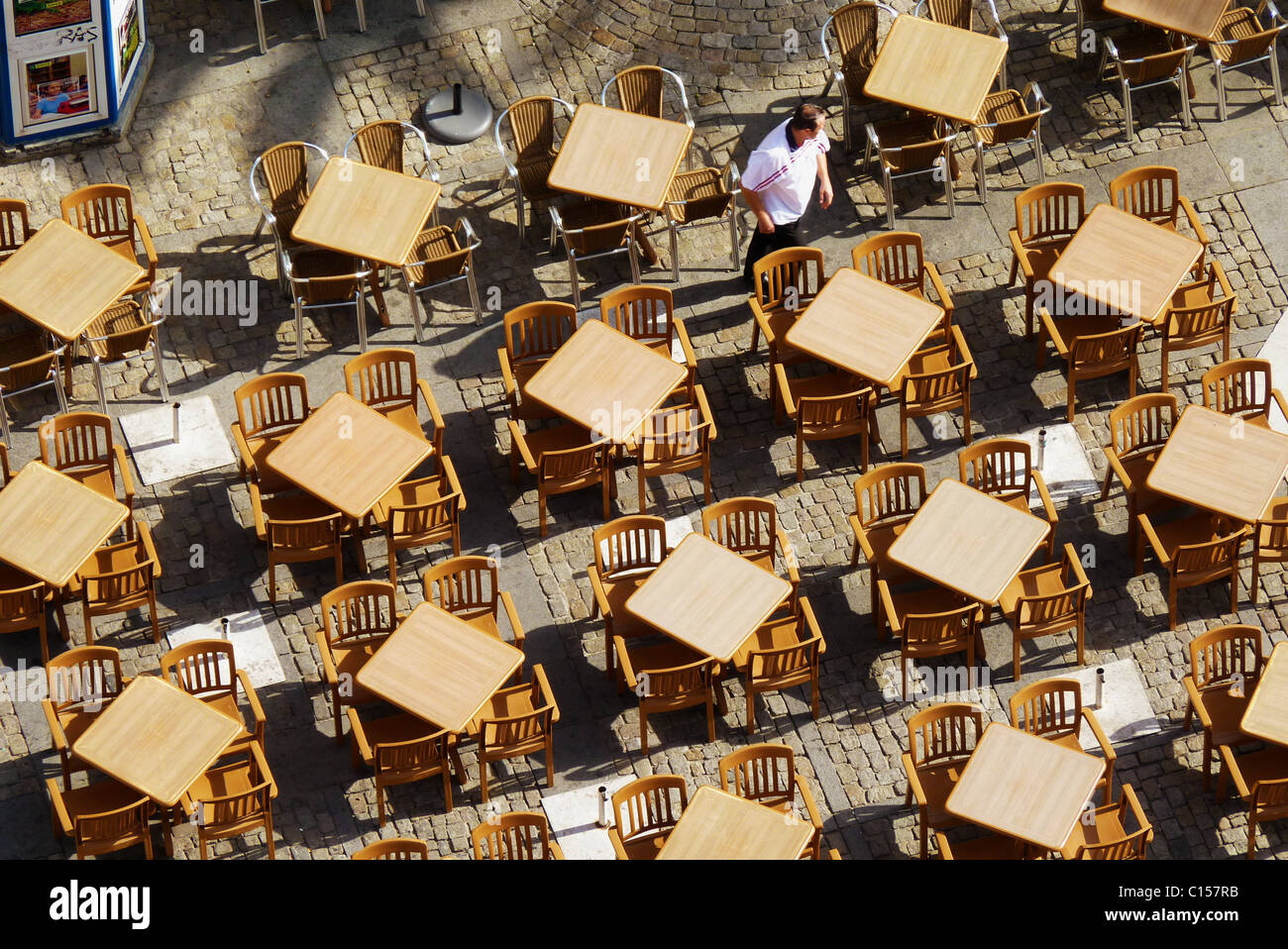 Open air tables hi-res stock photography and images - Alamy