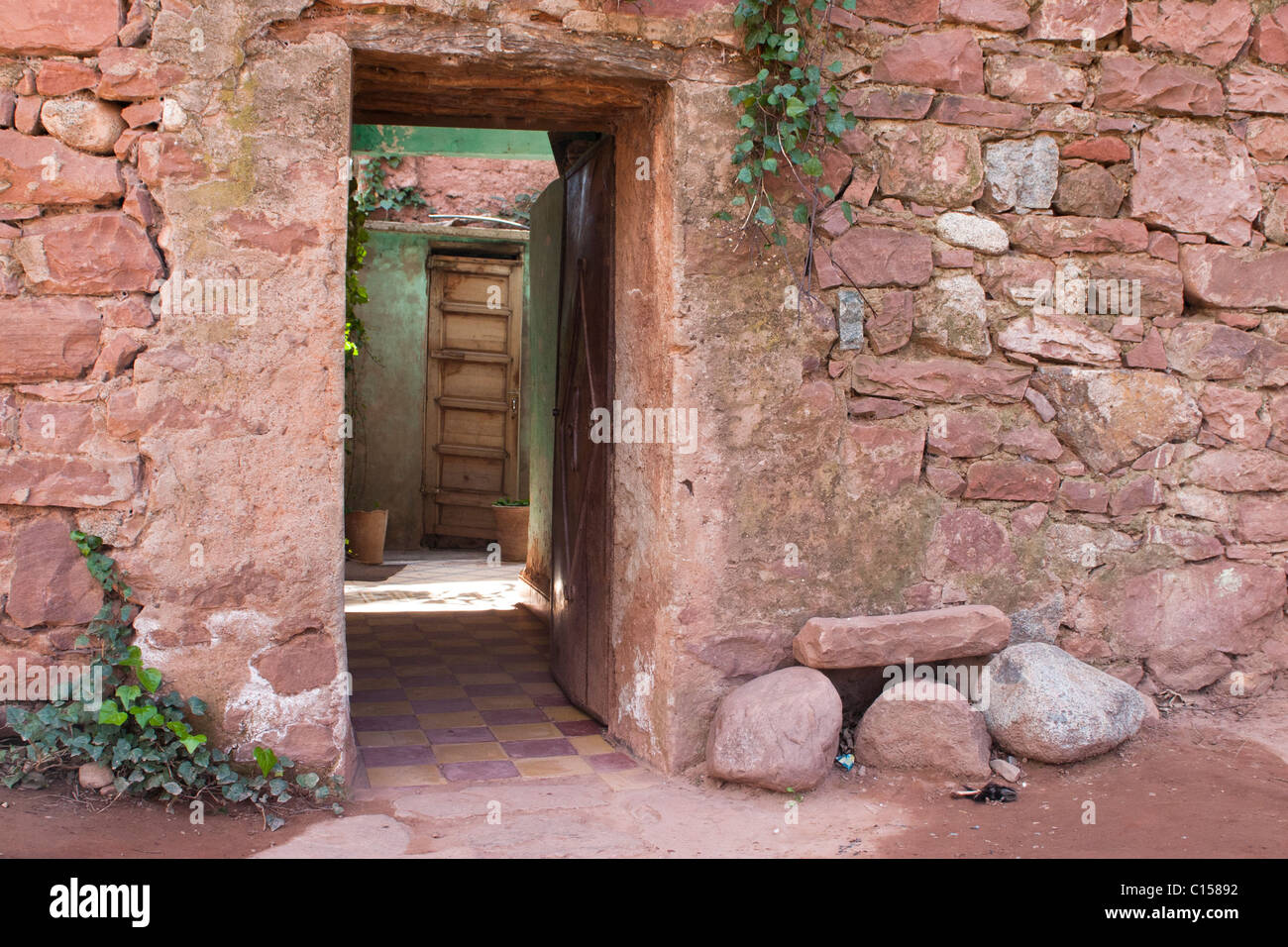 Doorway Into A Traditional Berber House Stock Photo Alamy doorway-into-a-traditional-berber-house-stock-photo-alamy