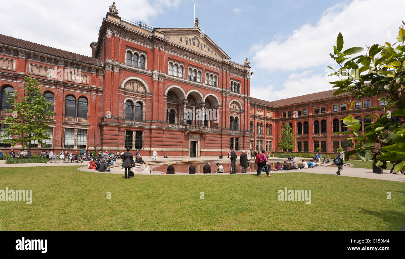V&A Quadrangle with tourists. Tourists lounge around the large circular ...