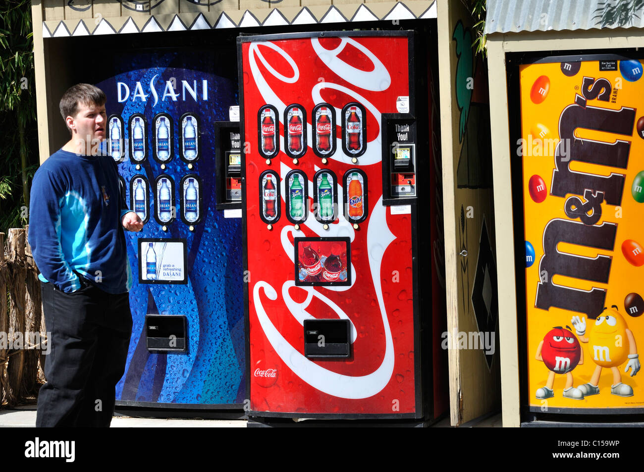 Dasani water vending machine hi-res stock photography and images - Alamy