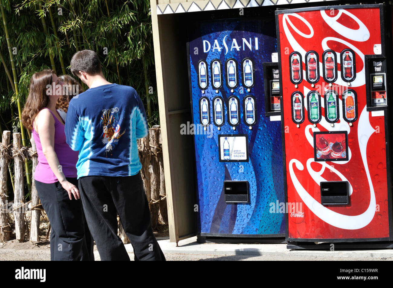 Coke coca cola vending machines hi-res stock photography and images - Alamy
