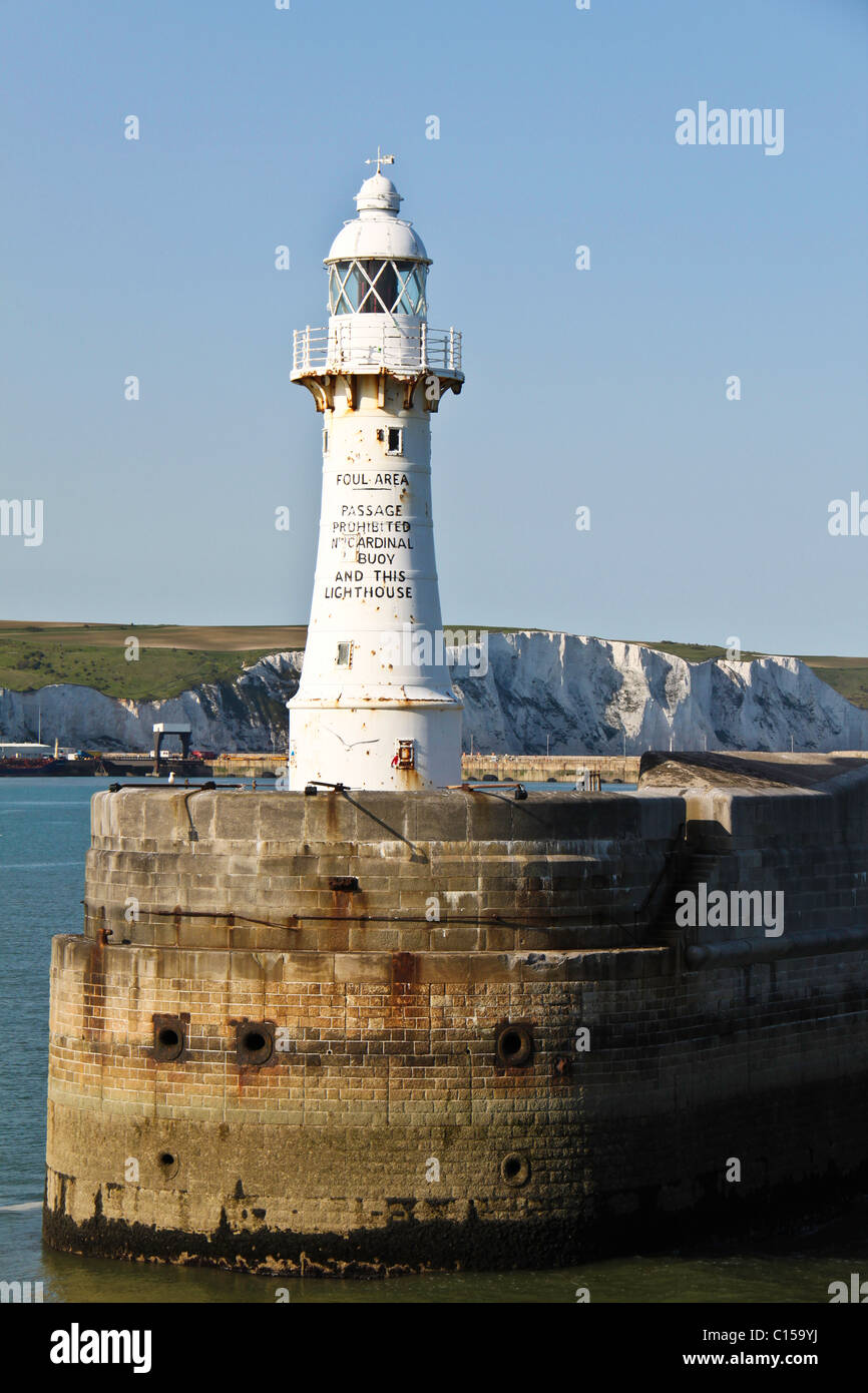 White cliffs dover england light house hi-res stock photography and ...