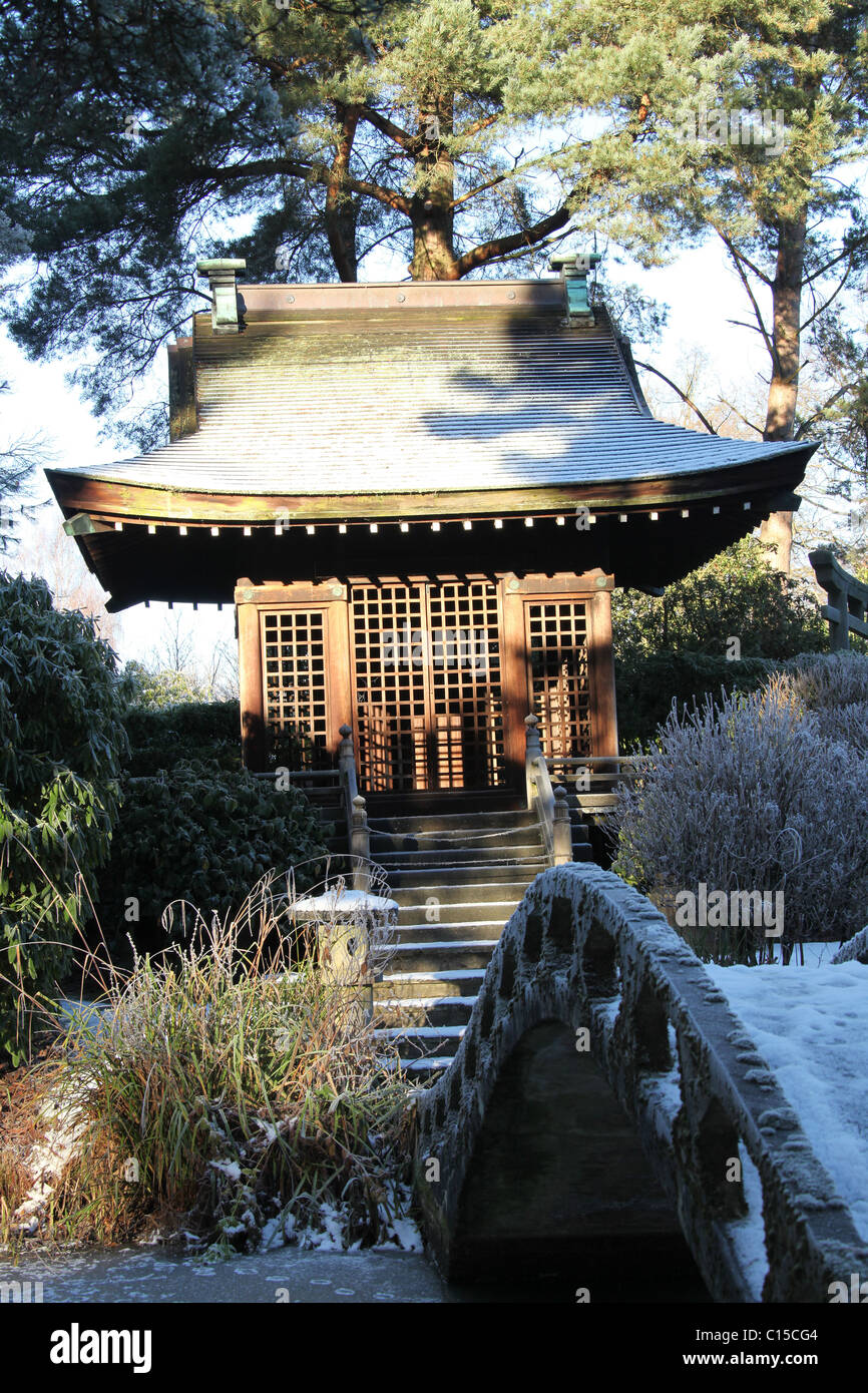 Estate of Tatton Park, England. Picturesque winter view of the bridge ...