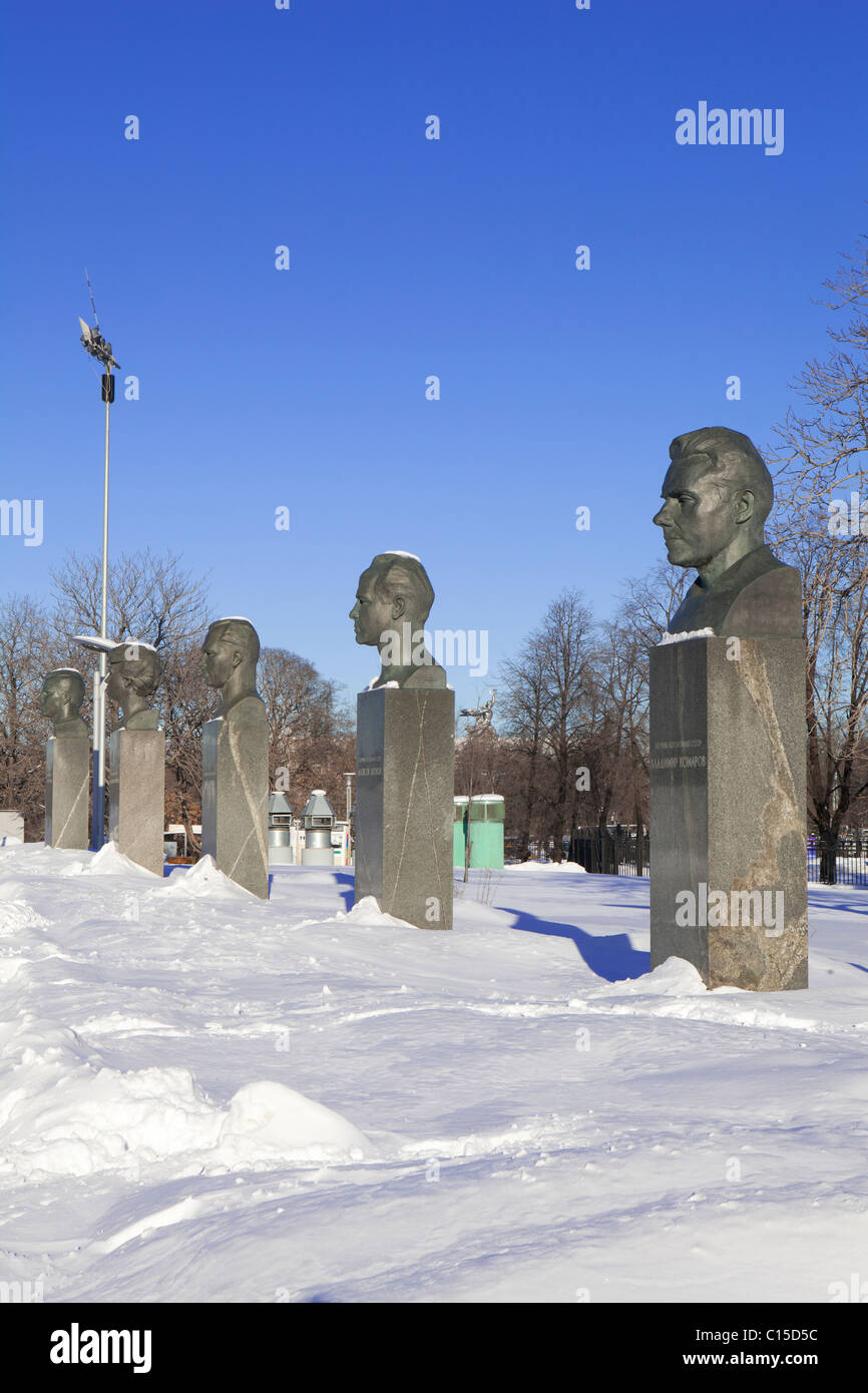 The statues of 5 famous Soviet cosmonauts at Cosmonauts Alley in Moscow ...