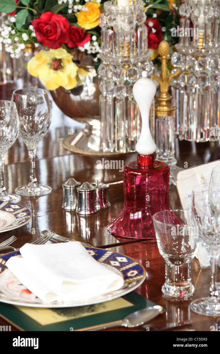Queen elizabeth queen mother dinner hi-res stock photography and images ...
