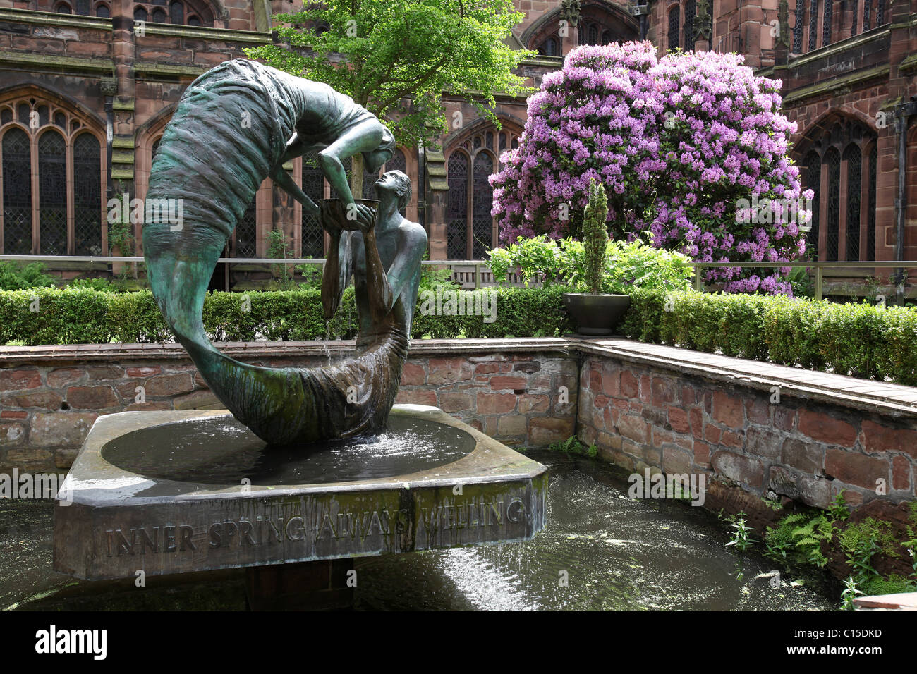 City of Chester, England. Late spring view of Chester Cathedral’s ...