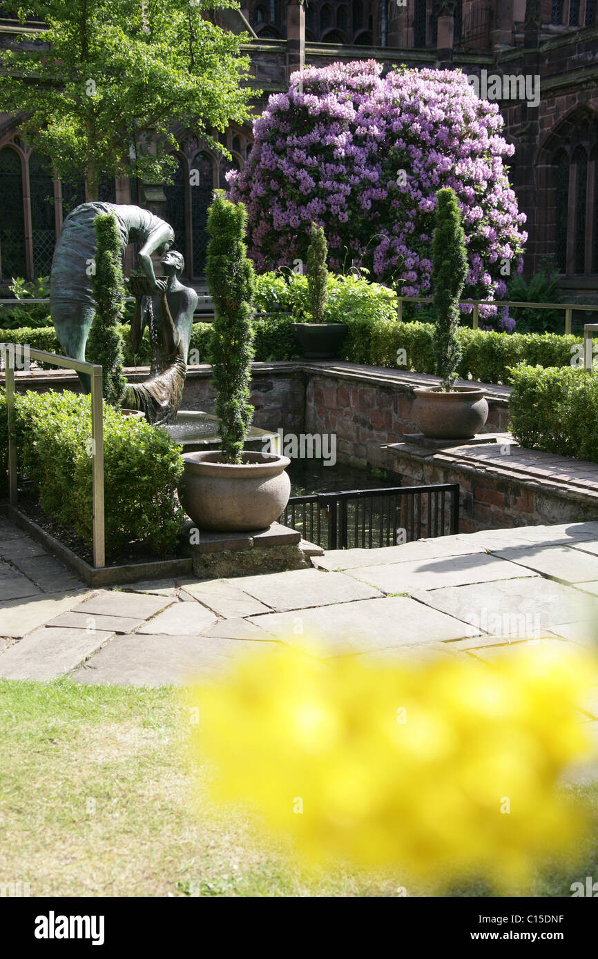 City of Chester, England. Late spring view of Chester Cathedral’s ...