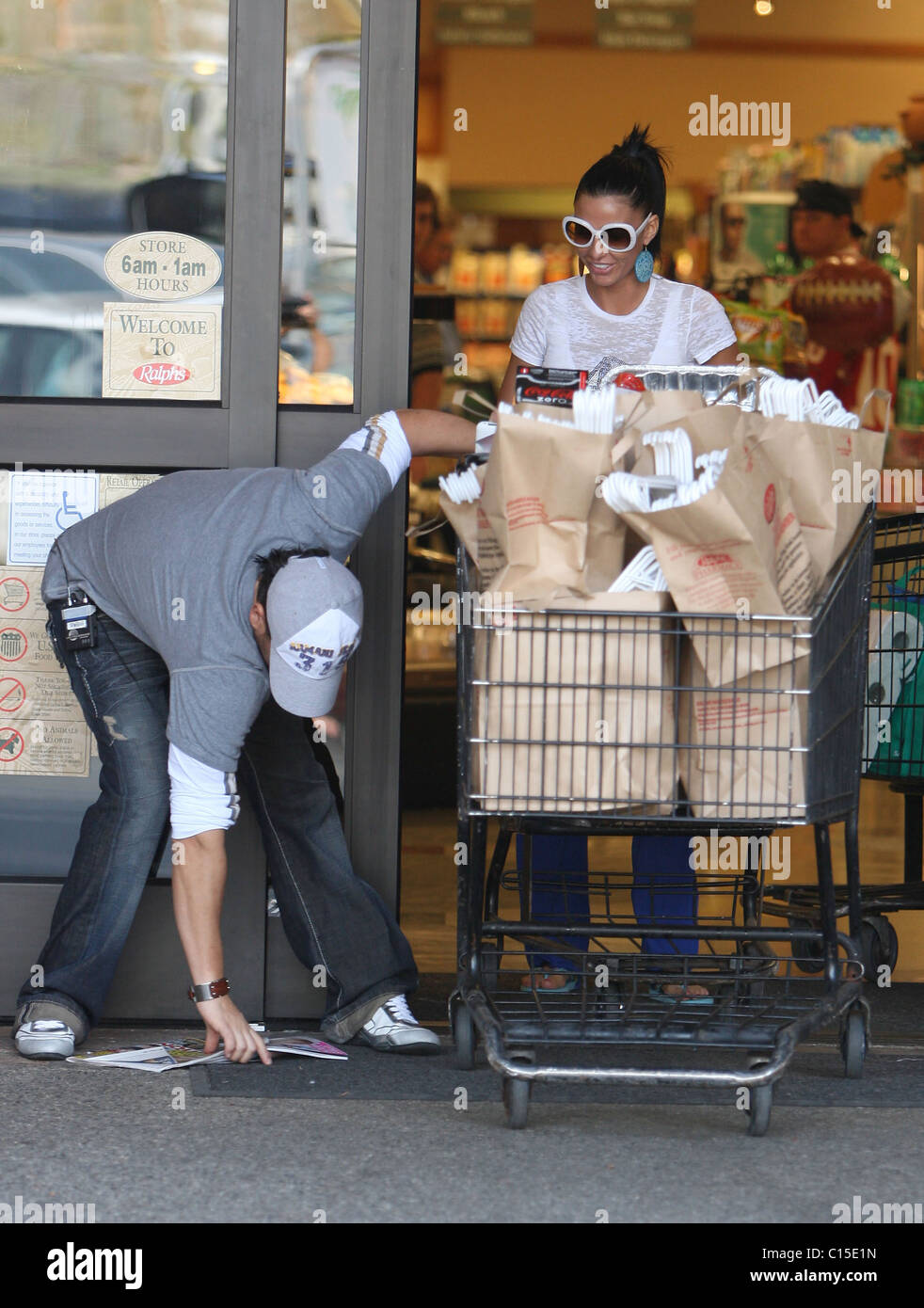 Katie Price and Peter Andre with fully laden trolley's of coat hangers ...