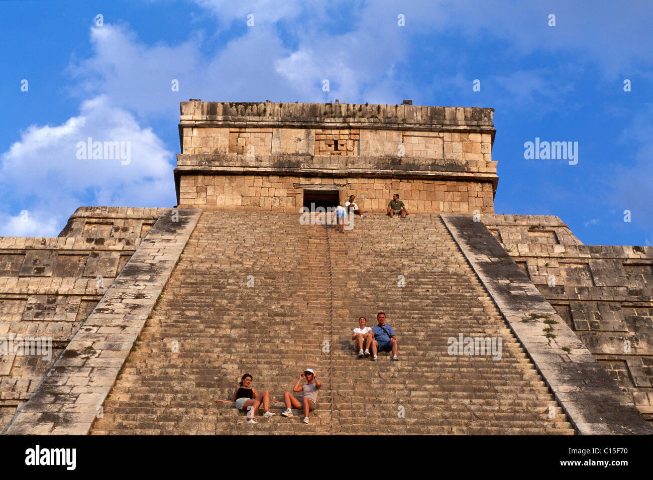 Pyramid of the kukulcan hi-res stock photography and images - Alamy
