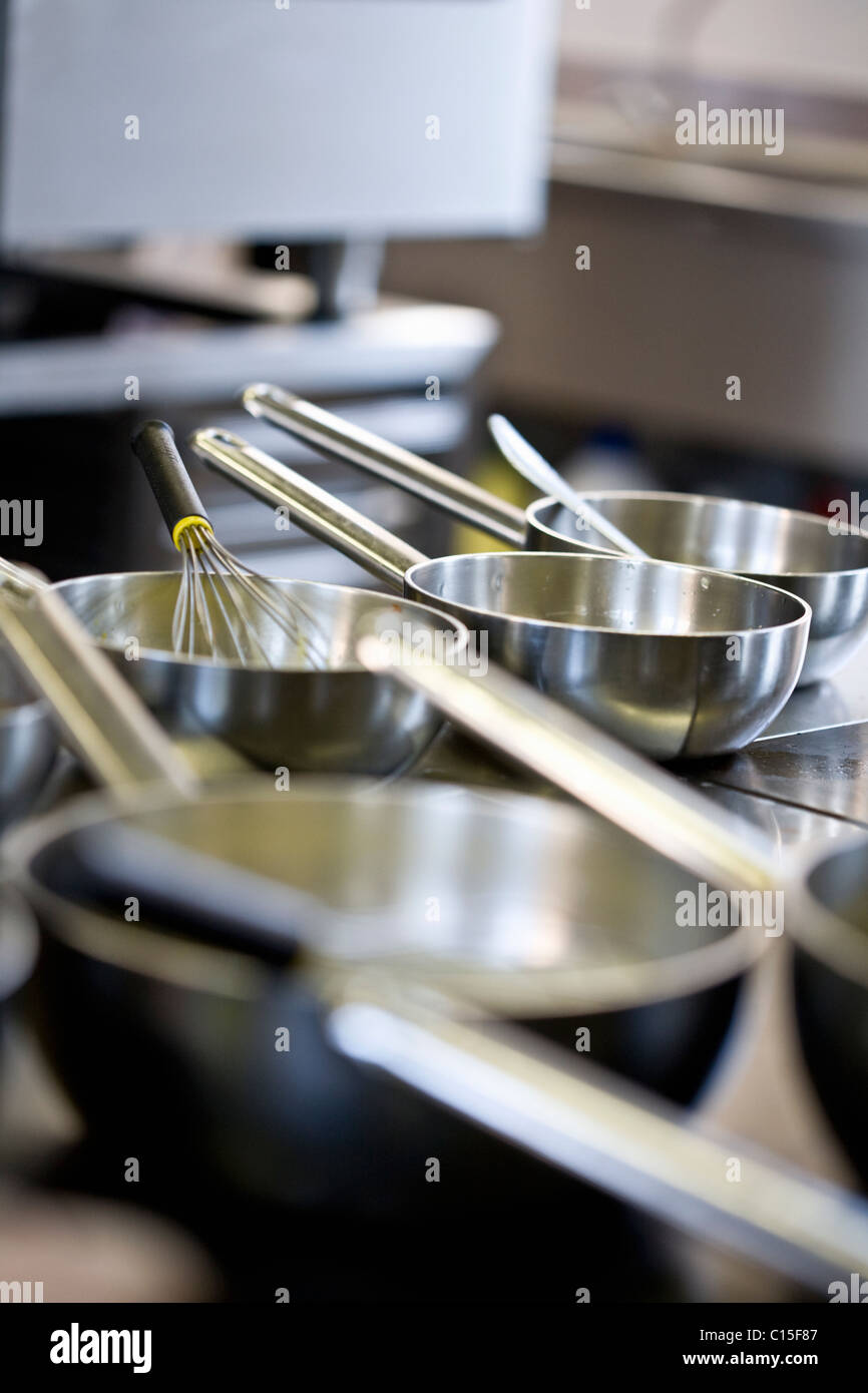Pans with handles hi-res stock photography and images - Alamy