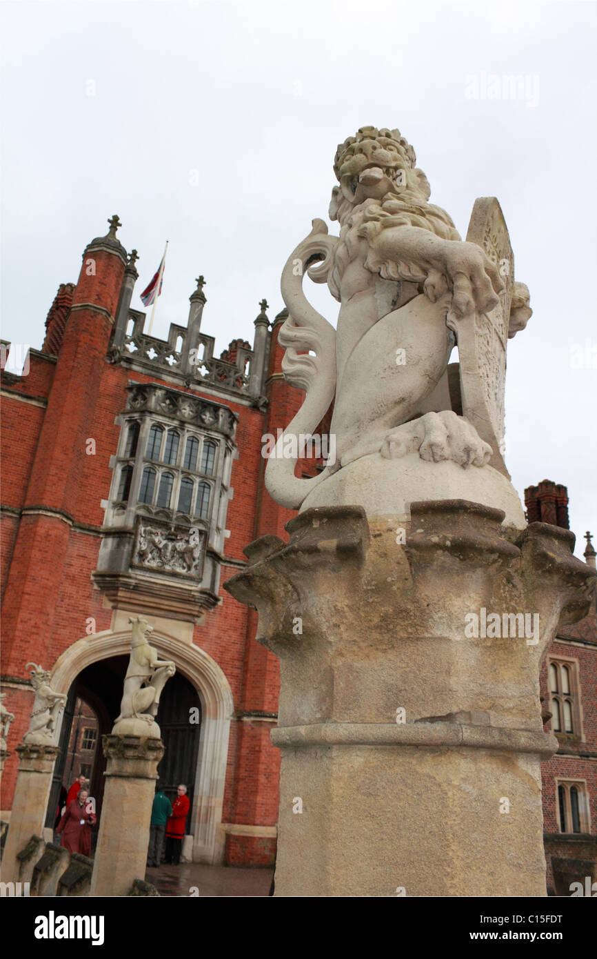 Lion flag heraldic hi-res stock photography and images - Alamy