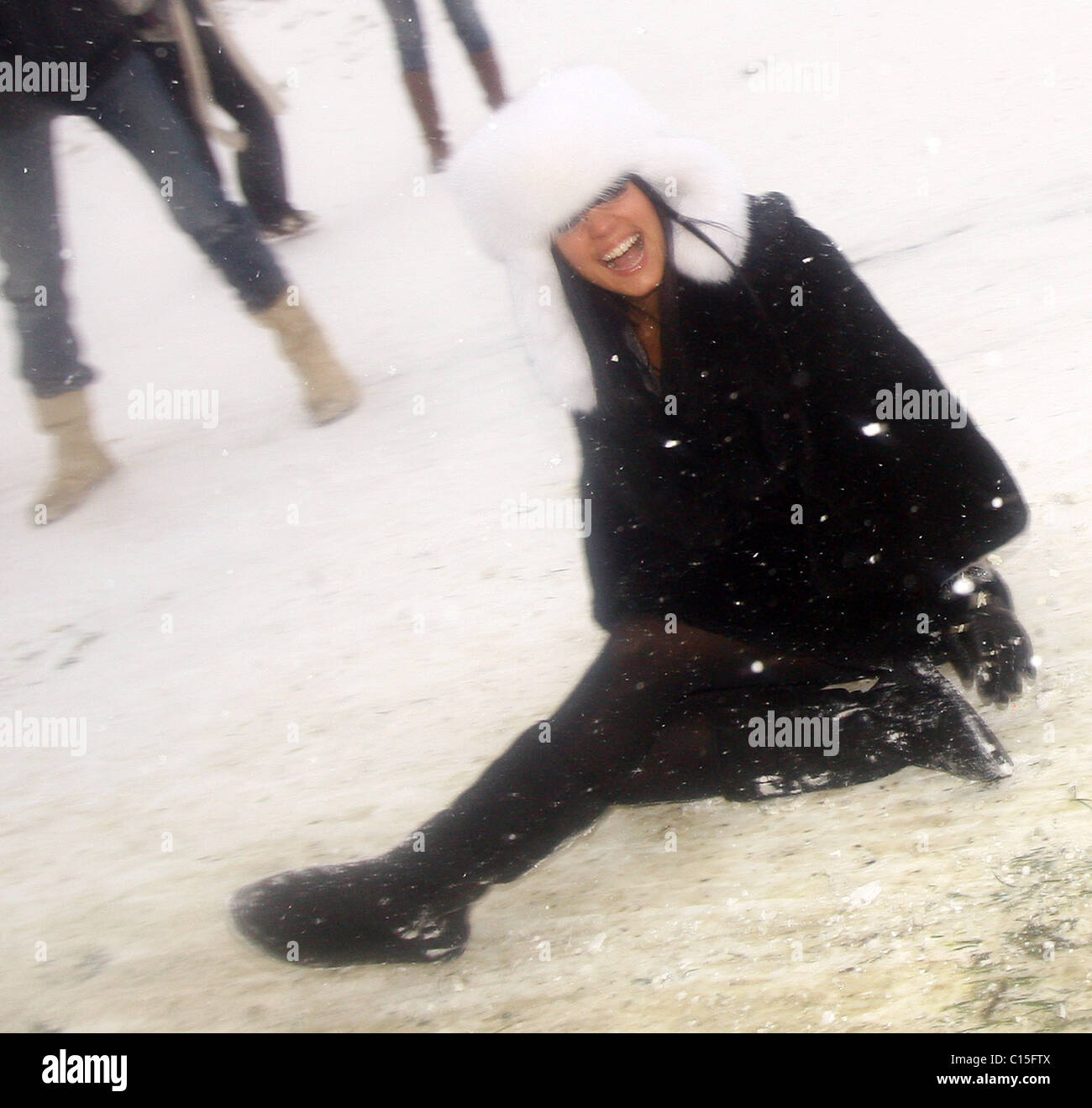 Lily Allen makes the most of the snowy weather by heading to Primrose ...