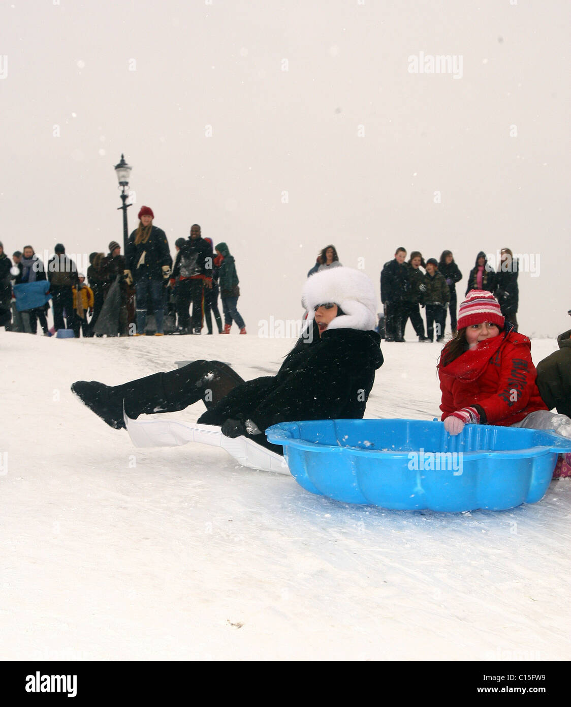 Lily Allen makes the most of the snowy weather by heading to Primrose ...