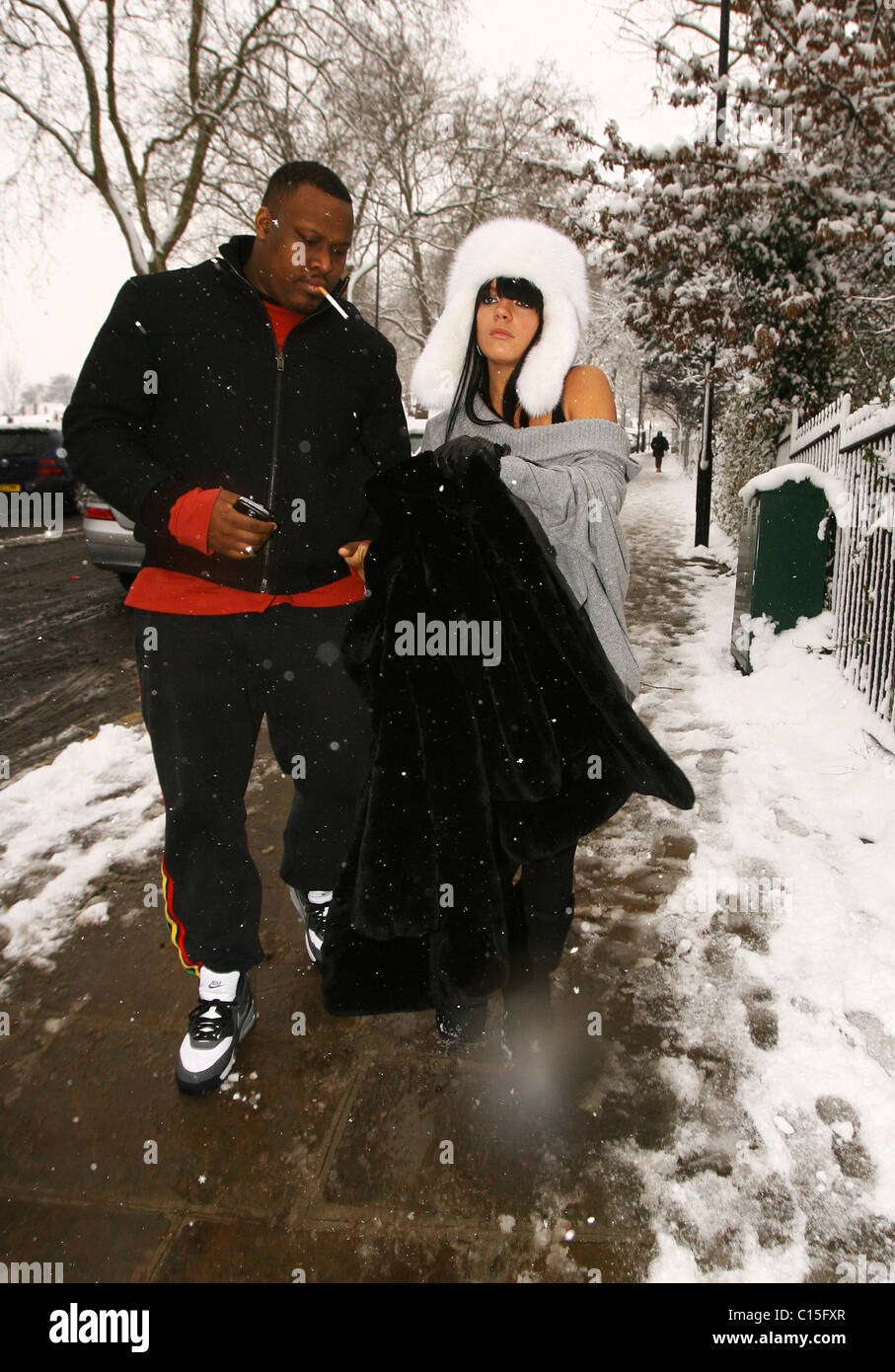 Lily Allen makes the most of the snowy weather by heading to Primrose ...