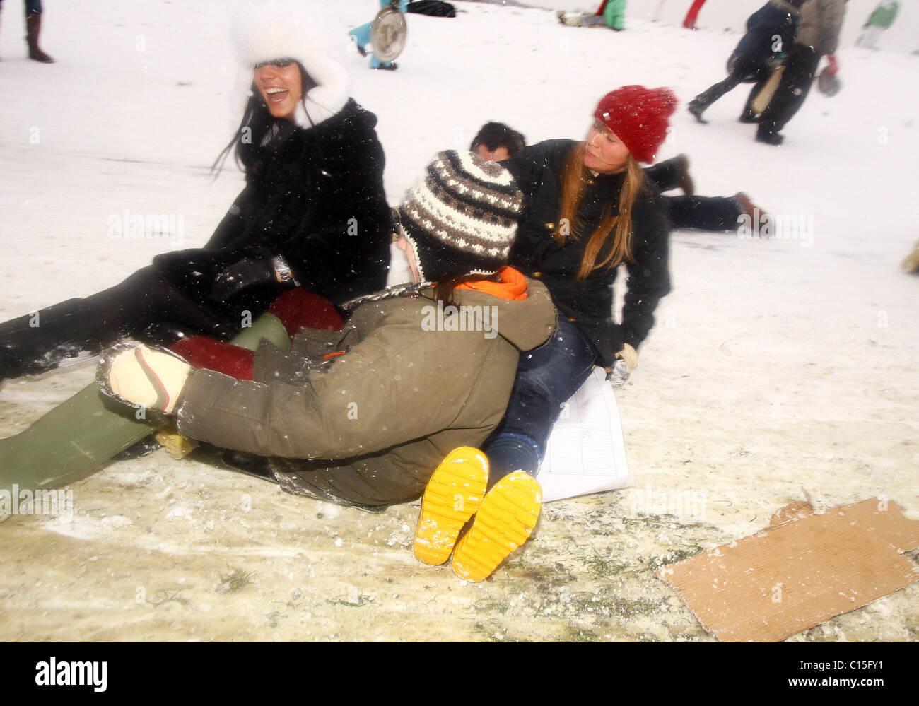 Lily Allen makes the most of the snowy weather by heading to Primrose ...