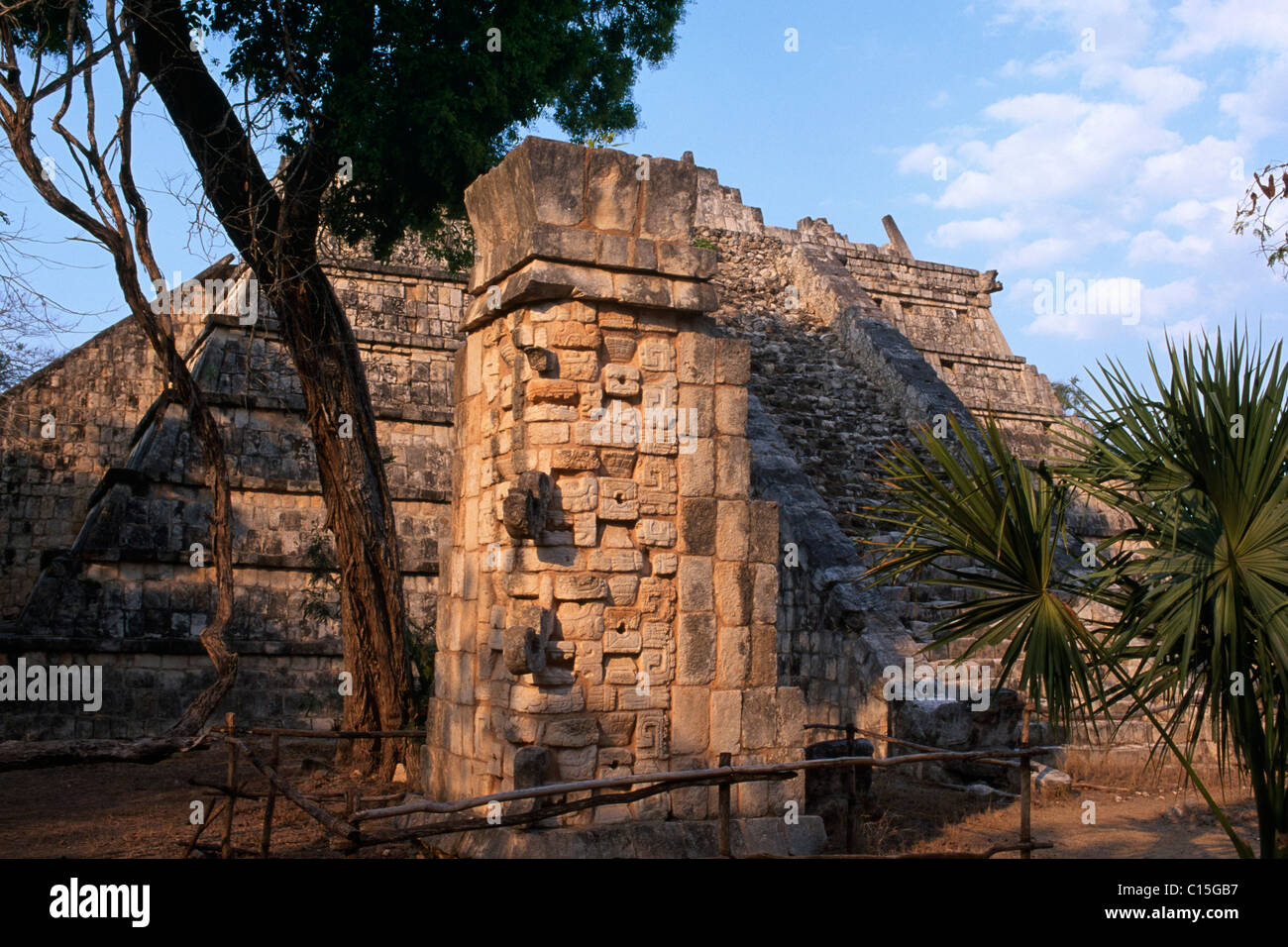 Maya temple, Chichen Itza, Yucatan, Mexico Stock Photo - Alamy