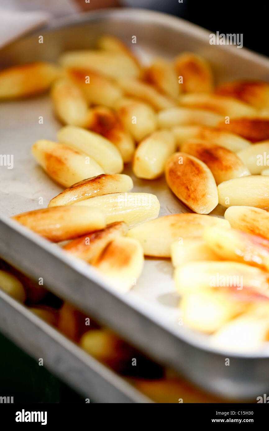Tray potatoes hi-res stock photography and images - Alamy
