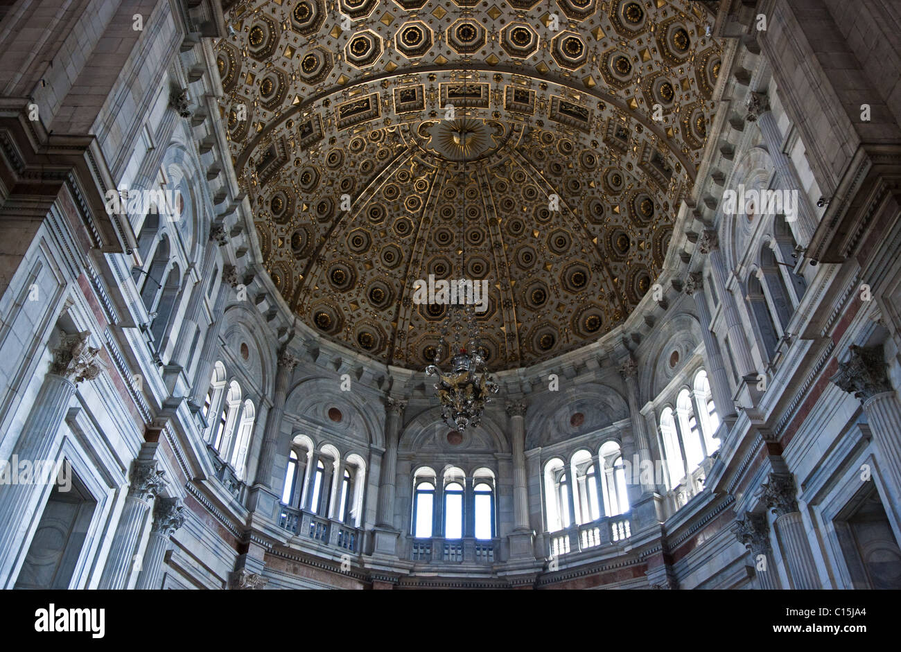 Italy como cathedral duomo inside hi-res stock photography and images ...