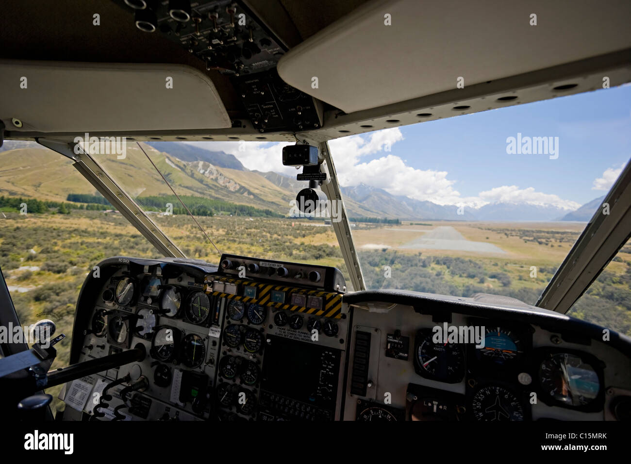 Pilot cockpit climbing hi-res stock photography and images - Alamy