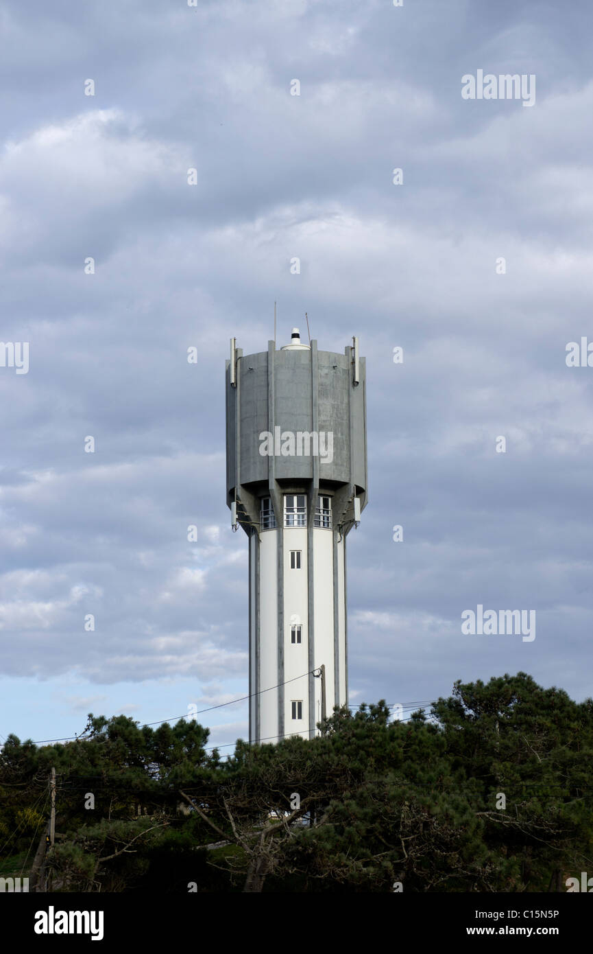 White concrete water tower hi-res stock photography and images - Alamy