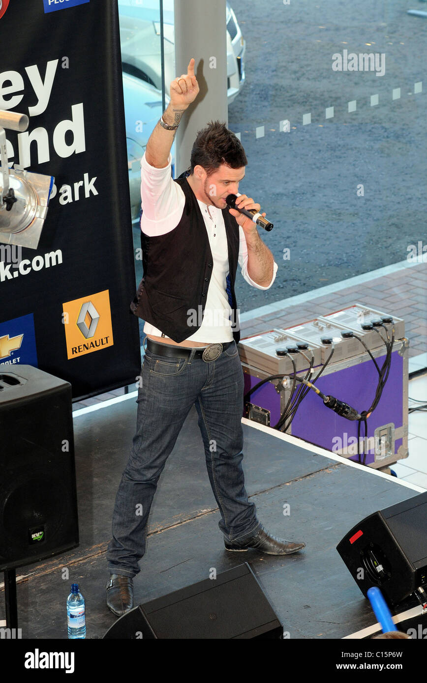 Ex Member Of Boyband 5ive, Scott Robinson Performs Live On Stage At The ...