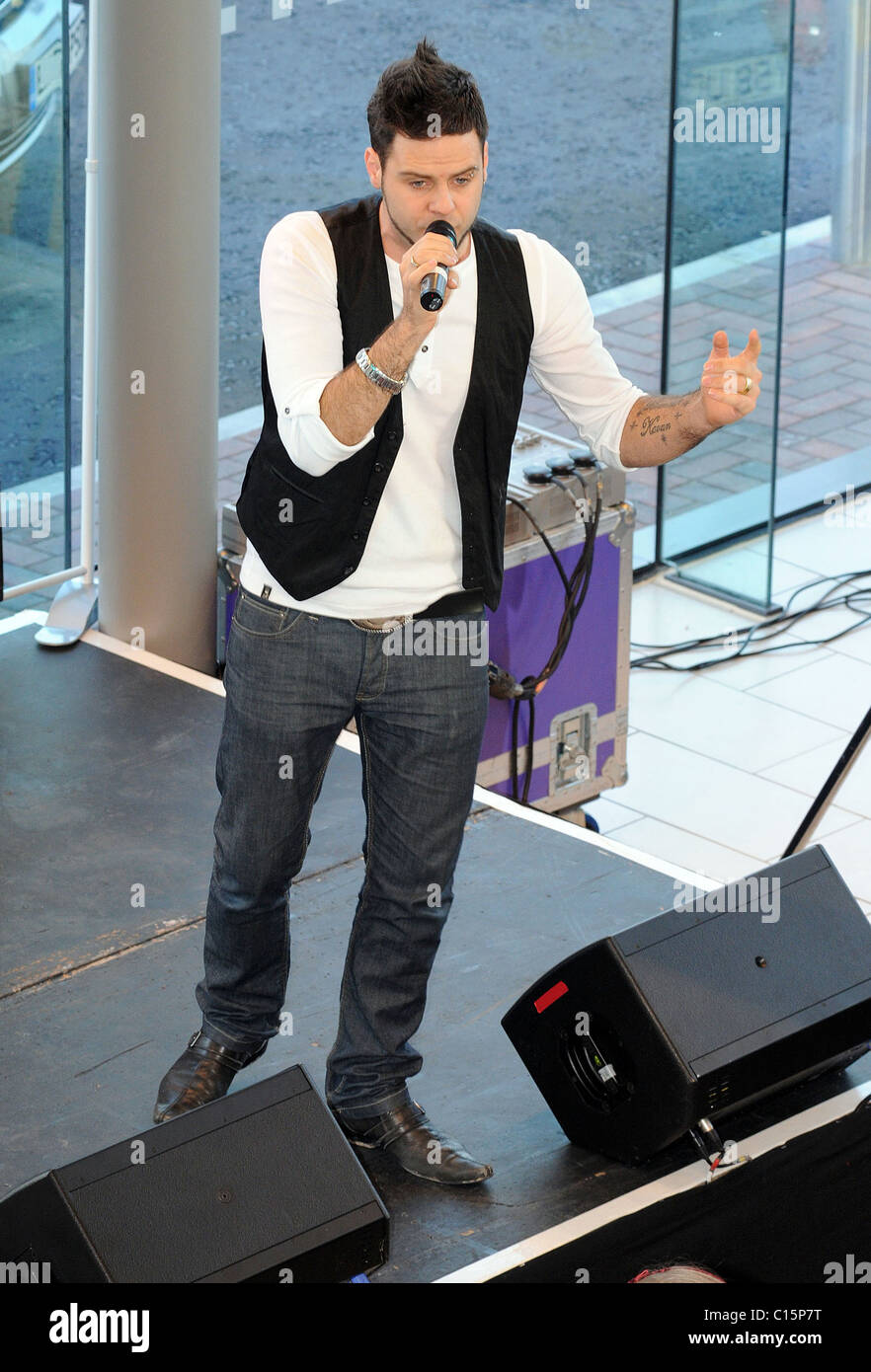 Ex Member Of Boyband 5ive, Scott Robinson Performs Live On Stage At The ...