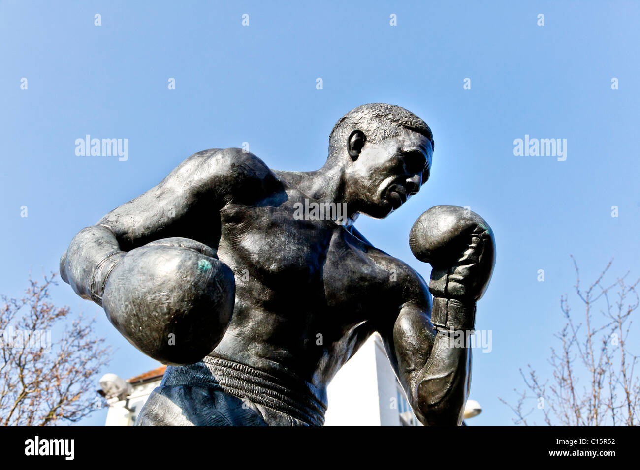 Statue of World Champion boxer, Randolph Turpin, in Warwick,UK Stock ...
