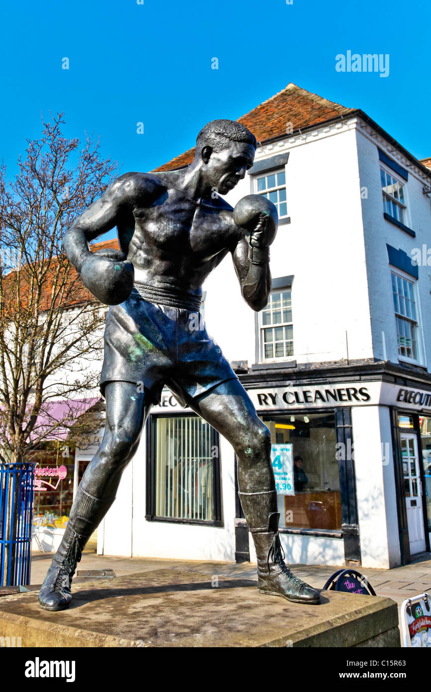 Statue warwick boxer hi-res stock photography and images - Alamy