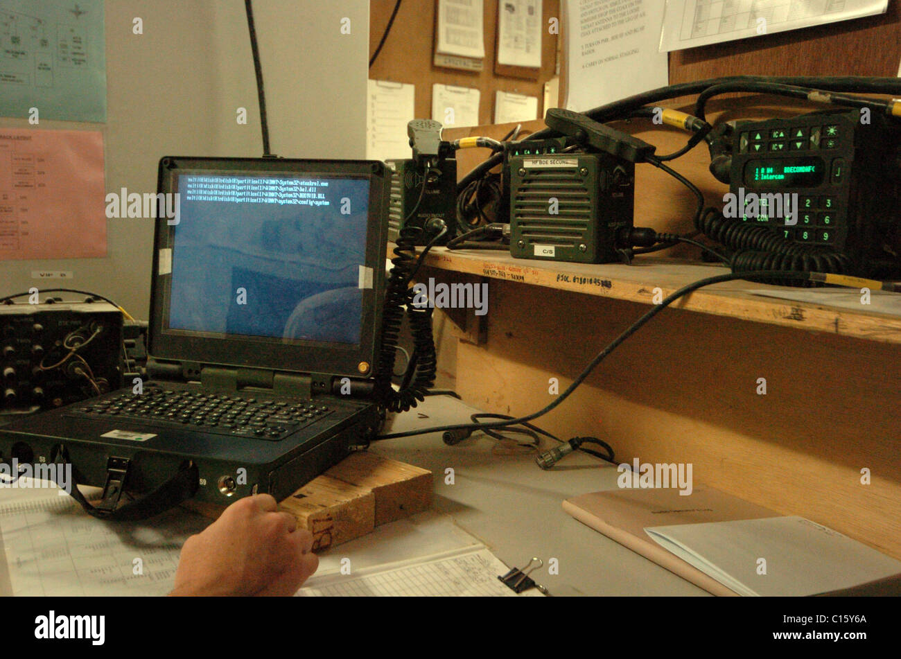 army soldier using a computer Stock Photo - Alamy