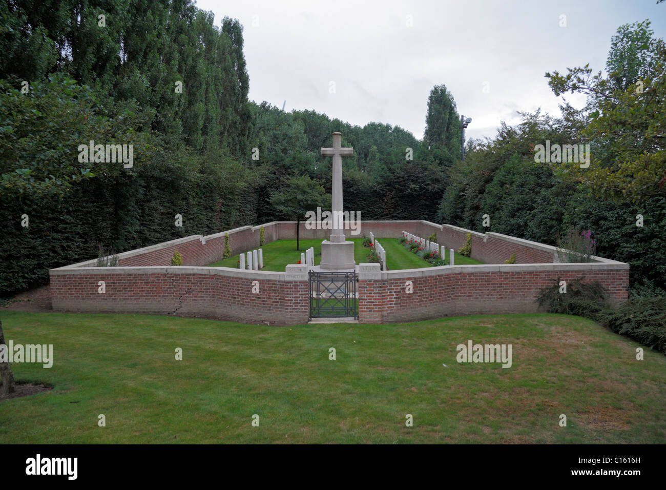 The CWGC Colne Valley Cemetery, in Boezinge, near Ieper, Belgium Stock ...