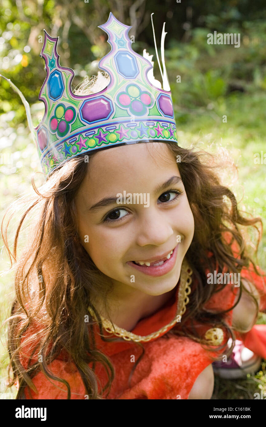 Queen wearing crown hi-res stock photography and images - Alamy