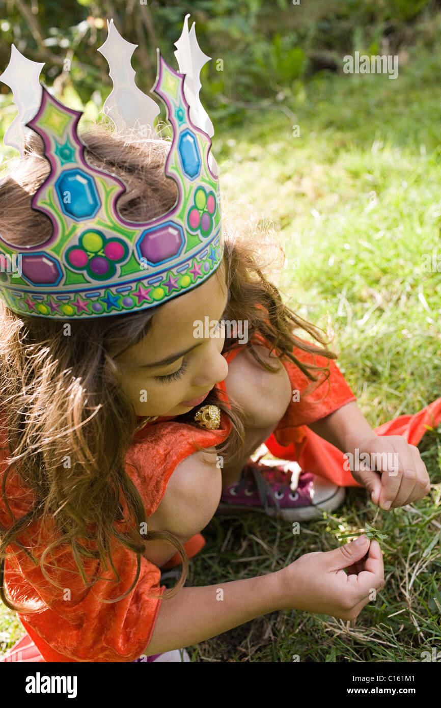 Queen wearing crown hi-res stock photography and images - Alamy