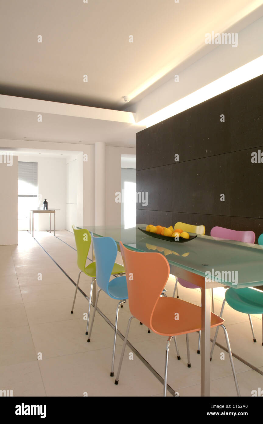 Coloured butterfly chairs around table hi-res stock photography and ...