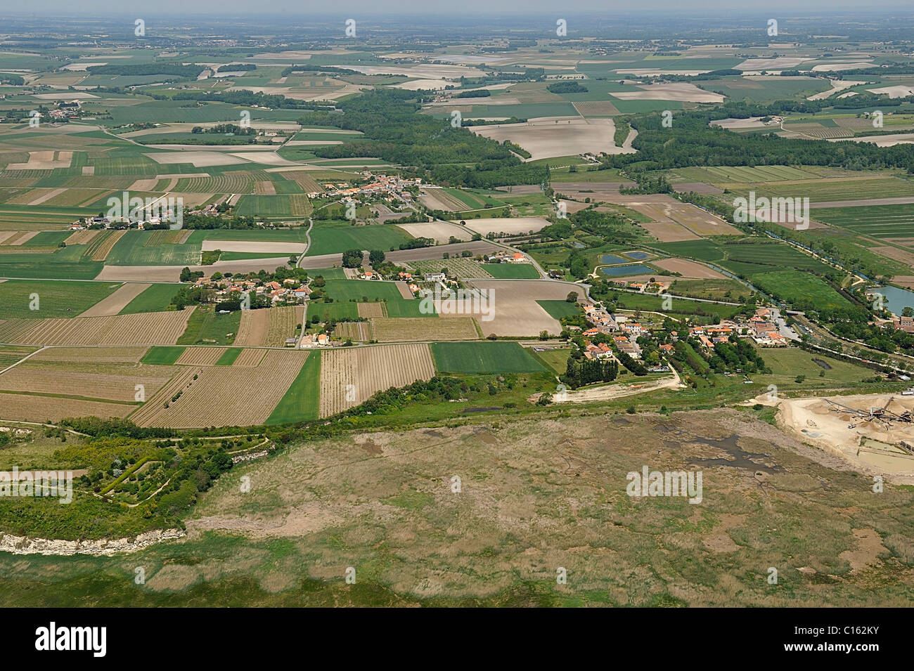 Charente france houses hi-res stock photography and images - Alamy